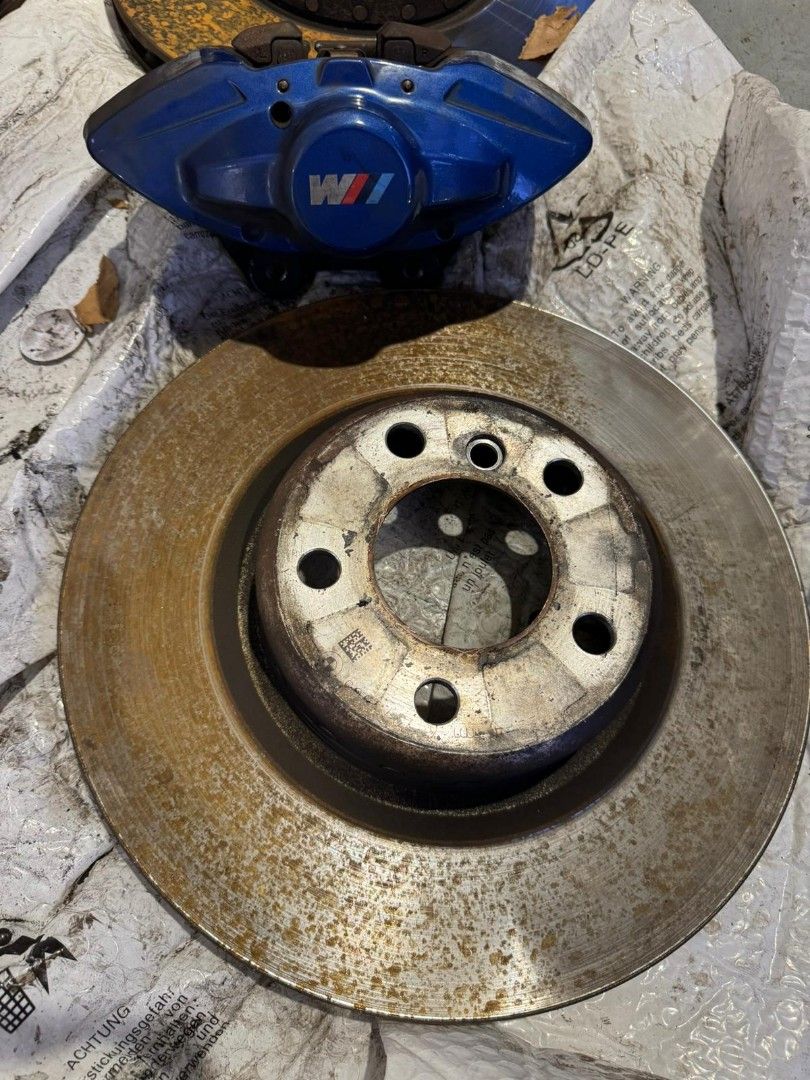 Bmw f20/21/30 original 4 / 2 pot brake kit, Car Accessories ...