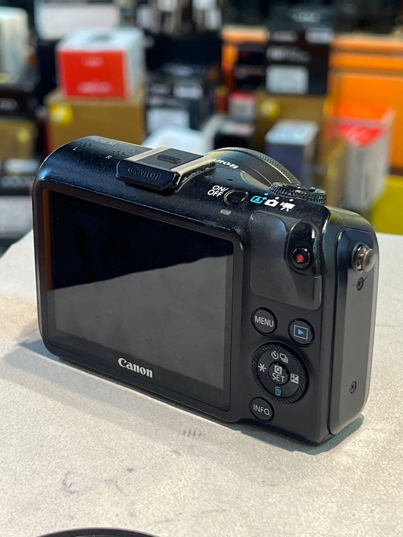 Canon EOS M + 22mm F2 抵玩 街拍 細機仔 定焦組合 等效35mm 抵玩過富士, 攝影器材, 相機 - Carousell