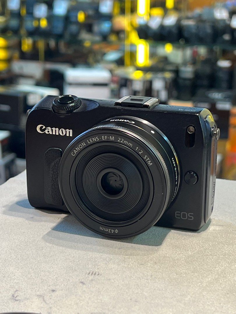 Canon EOS M + 22mm F2 抵玩 街拍 細機仔 定焦組合 等效35mm 抵玩過富士, 攝影器材, 相機 - Carousell