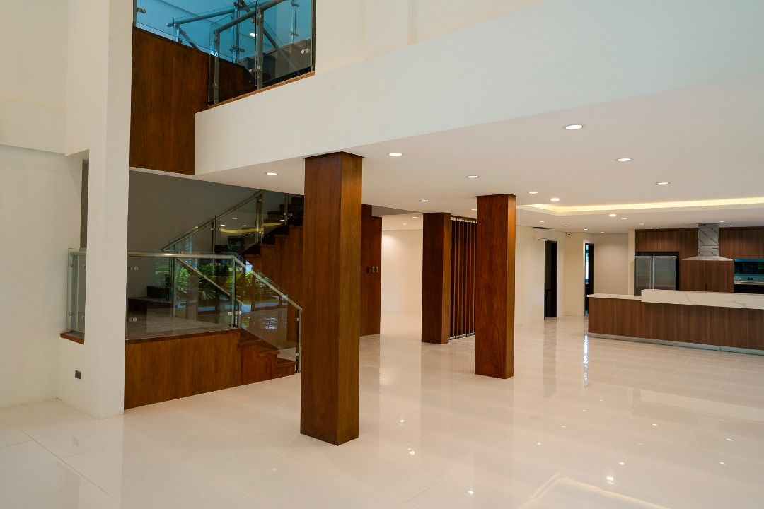 For Sale Corner House and Lot with Infinity Pool in Manila Southwoods, Cavite, Property, For ...