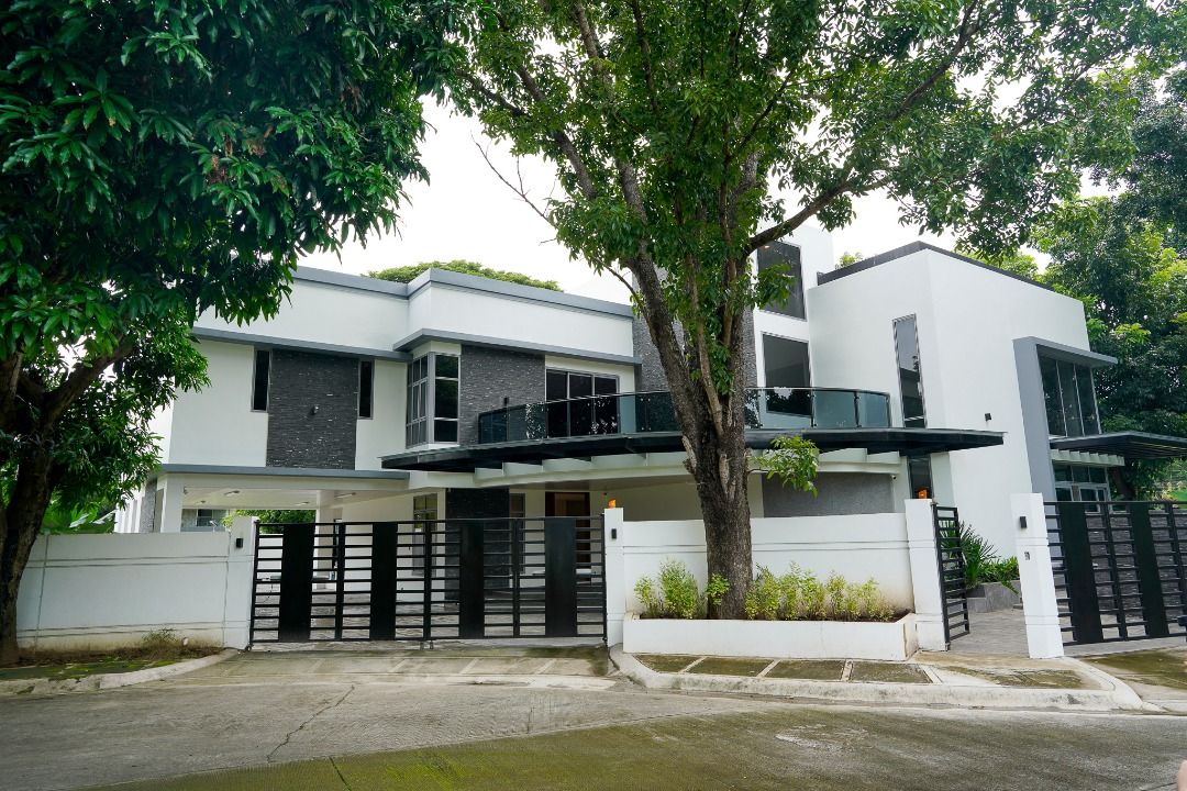 For Sale Corner House and Lot with Infinity Pool in Manila Southwoods, Cavite, Property, For ...