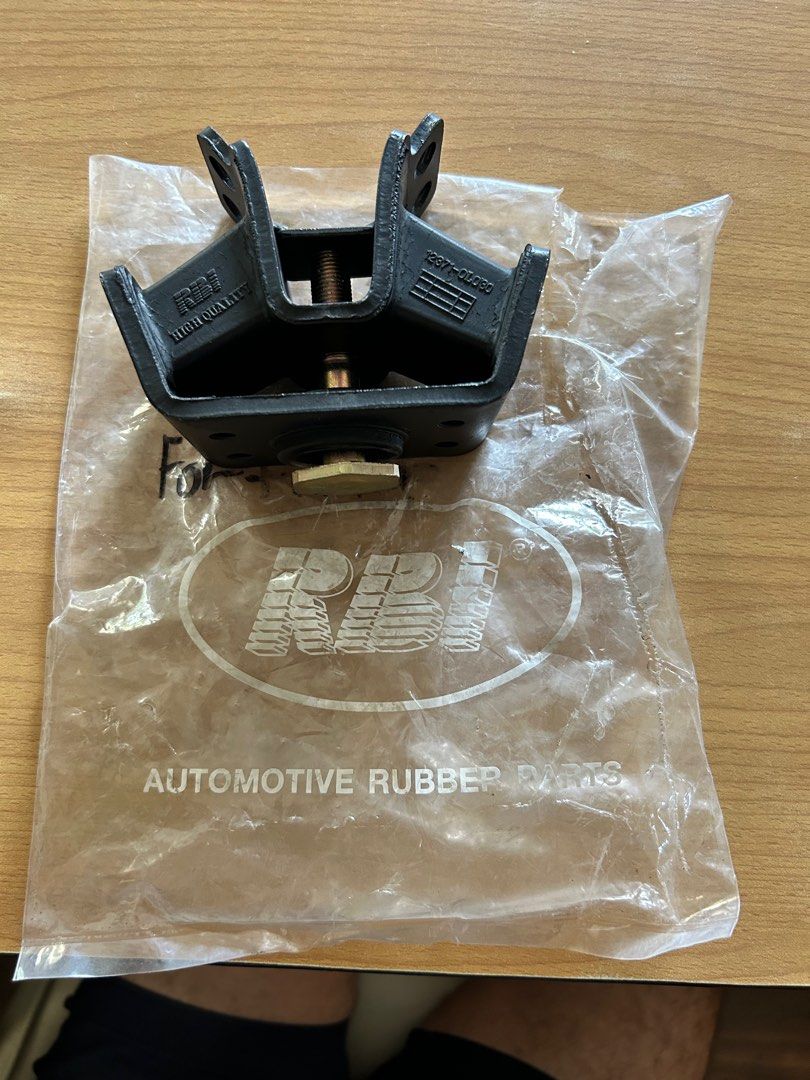 Fortuner / Hikux 2KD Transmission Support Mount, Car Parts ...