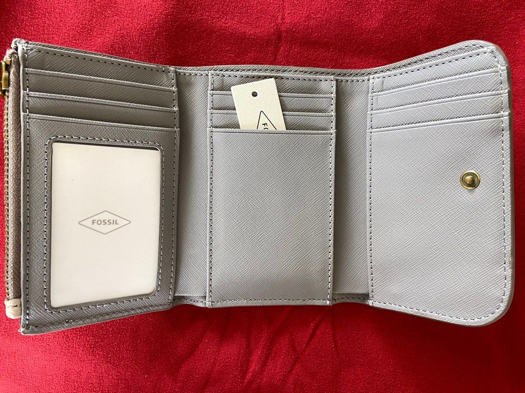 Fossil wallet, Women's Fashion, Bags & Wallets, Wallets & Card holders ...