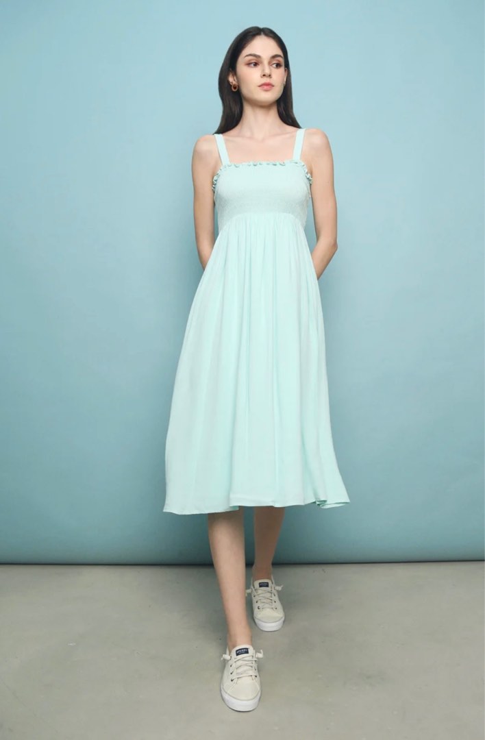 BNWT Hollyhoque Vion Smoked Dress, Women's Fashion, Dresses & Sets ...