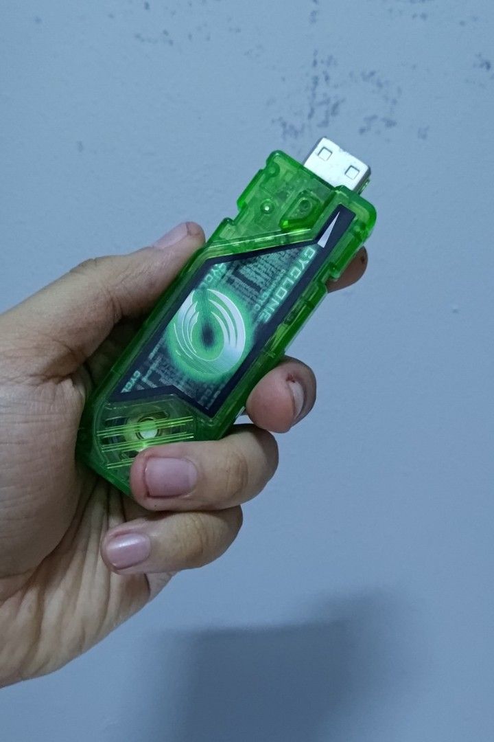 Kamen Rider W Gaia Memory DX Fang + Cyclone + Metal, Hobbies & Toys ...