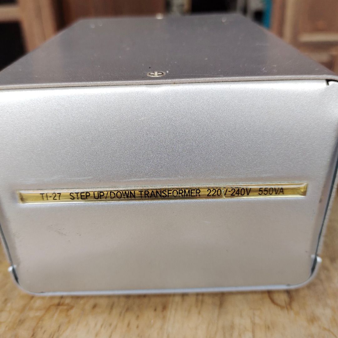 Kashimura Transformer TI-27,100V to 220-240V/220-240V to 100V, 550VA Up ...