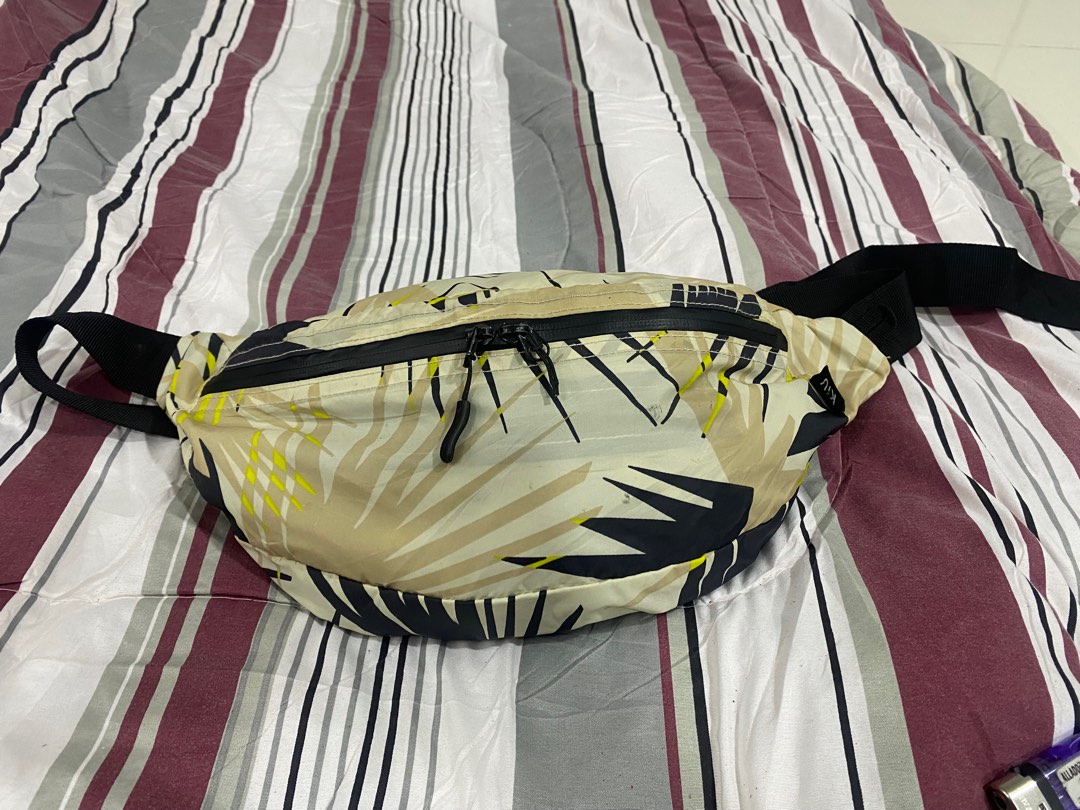KIU FLORAL POUCH BAG, Men's Fashion, Bags, Belt bags, Clutches and Pouches on Carousell