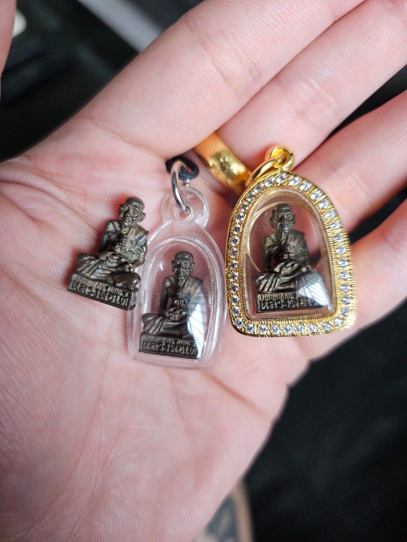 Lp Tae roop lor holding kuman the only batch and one of the most ...