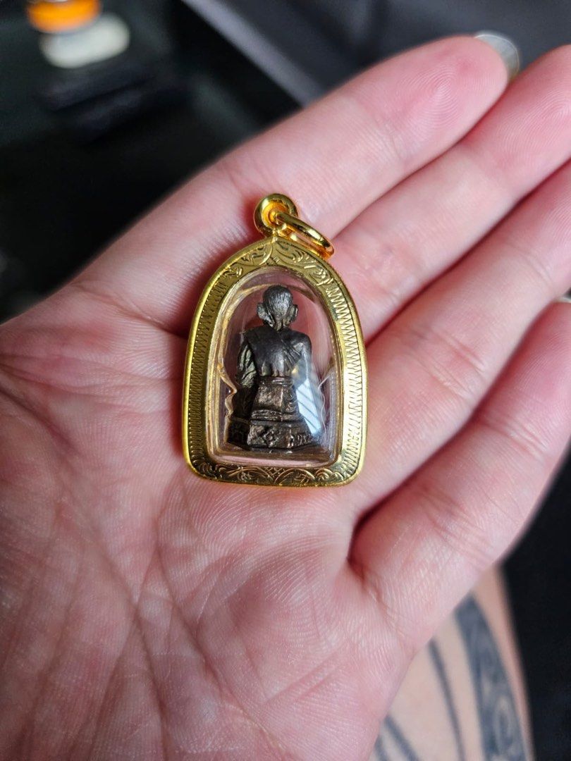 Lp Tae roop lor holding kuman the only batch and one of the most ...