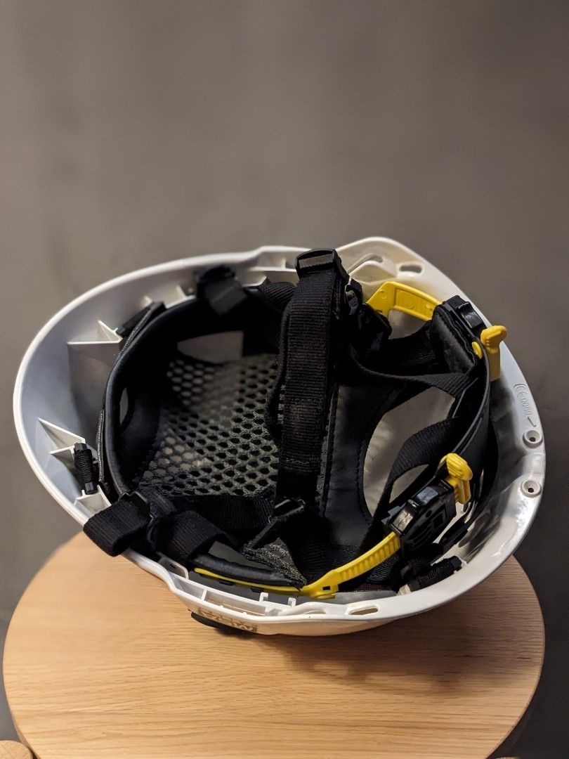 MSA gallet rescue helmet, Men's Fashion, Watches & Accessories, Caps ...