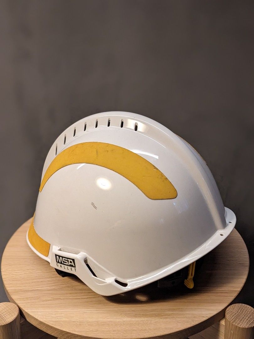 MSA gallet rescue helmet, Men's Fashion, Watches & Accessories, Caps ...