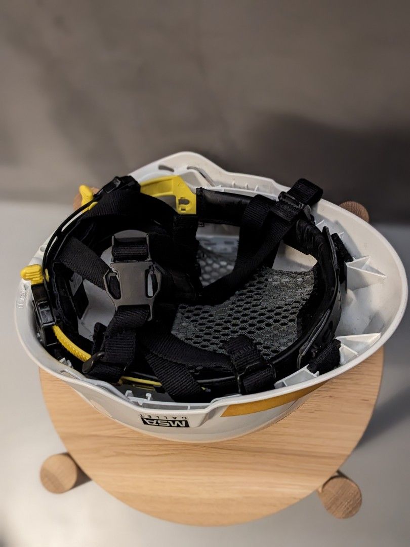 MSA gallet rescue helmet, Men's Fashion, Watches & Accessories, Caps ...