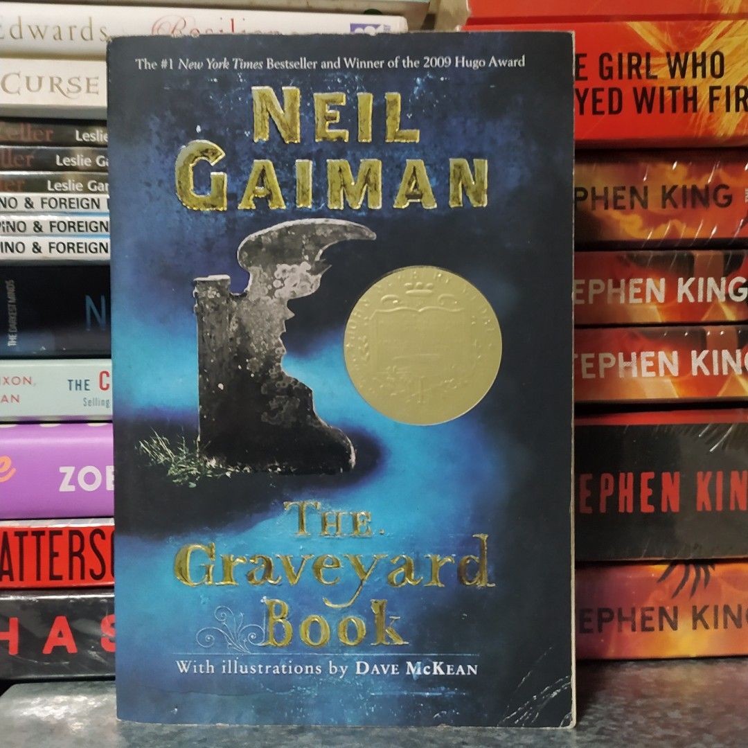 Neil Gaiman's book The Graveyard book Neverwhere, Hobbies & Toys, Books ...