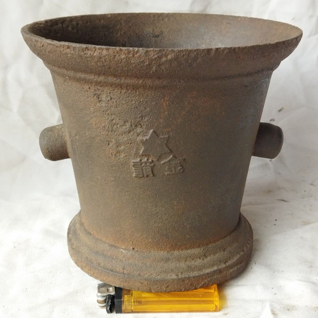 Pajangan Vintage Lumpang Besi Tanpa Alu, Antik, Lainnya di Carousell