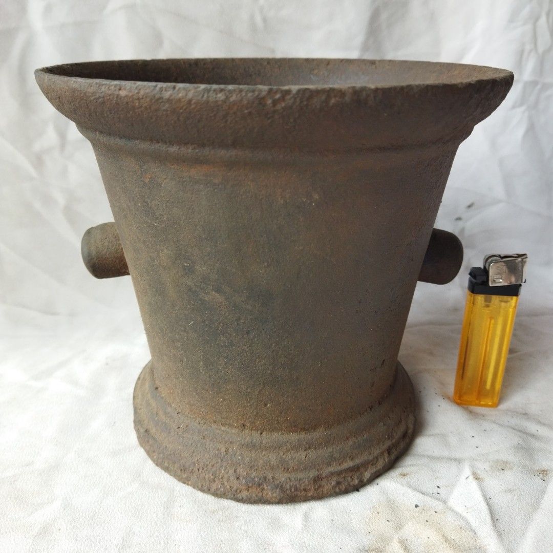 Pajangan Vintage Lumpang Besi Tanpa Alu, Antik, Lainnya di Carousell
