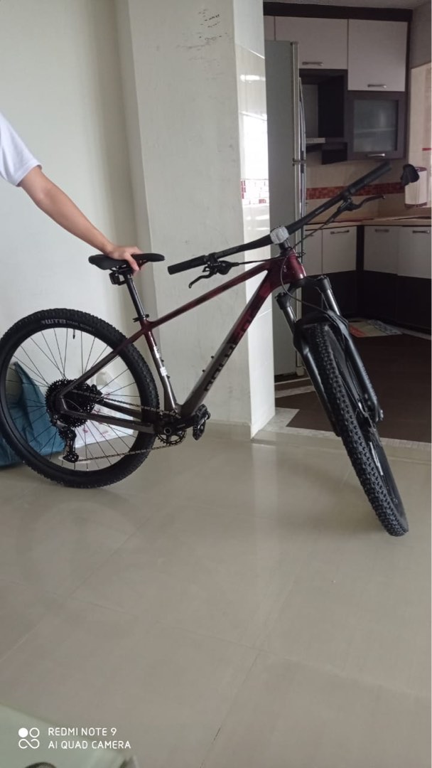 POLYGON Syncline 3 size M - 29" with additional flat pedals, Sports ...