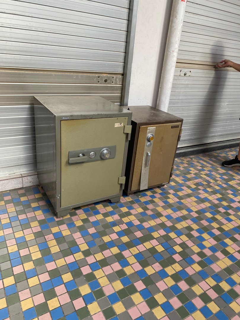 Safe Box, Furniture & Home Living, Security & Locks, Safe on Carousell