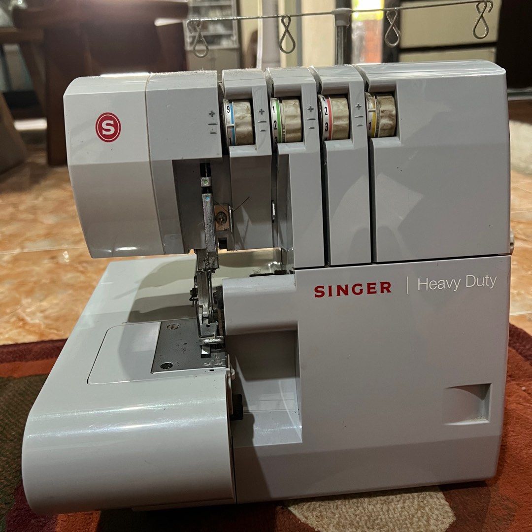Singer 14HD854 Heavy Duty Mesin Obras Portable, Desain & Kerajinan ...