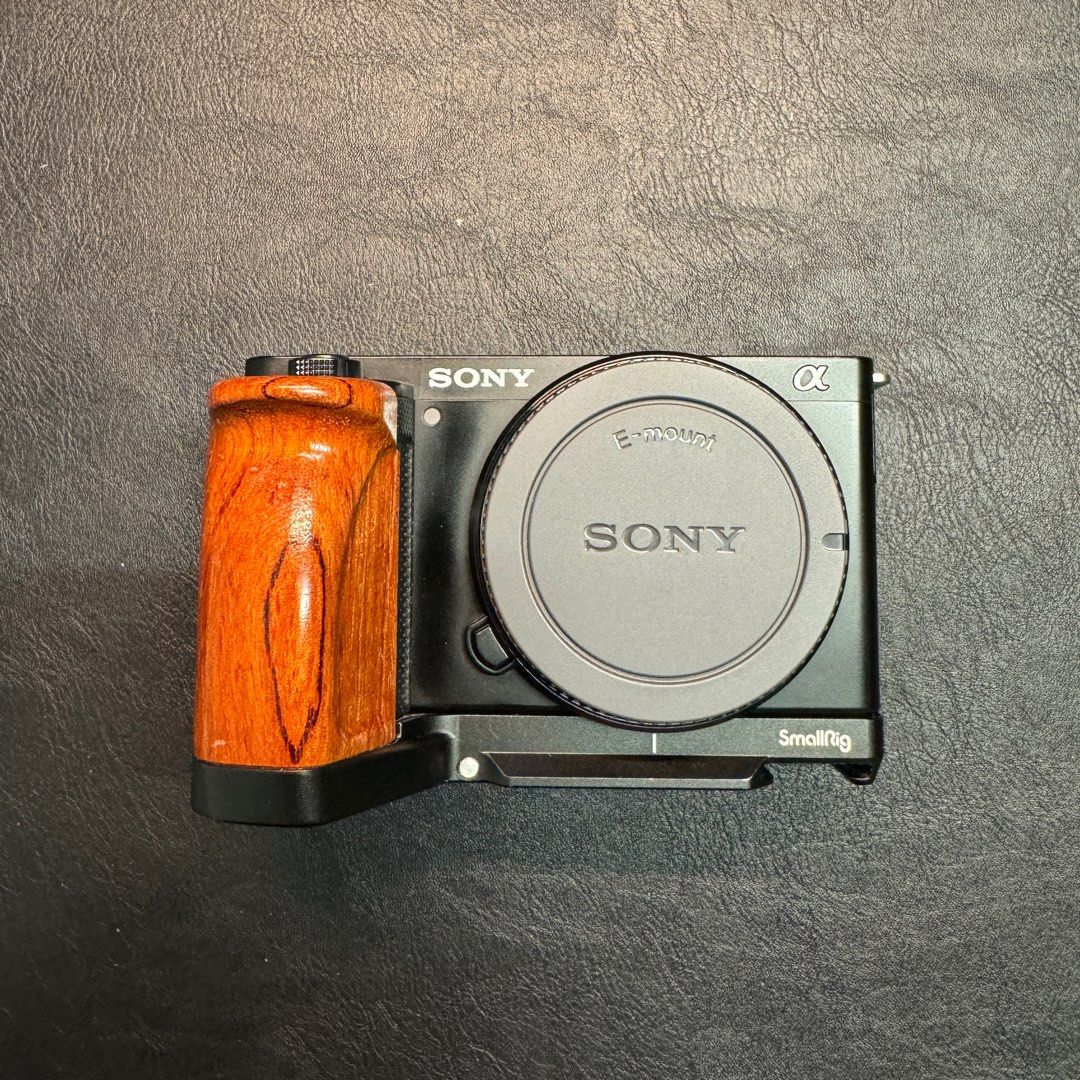 Sony ZV-E10 SmallRig Bottom Bottom Mount Plate with Wooden Grip ...