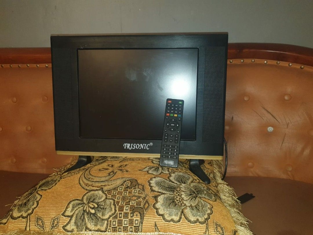 TV LED Merk TRISONIC Kondisi mati msh segel, Elektronik, TV ...