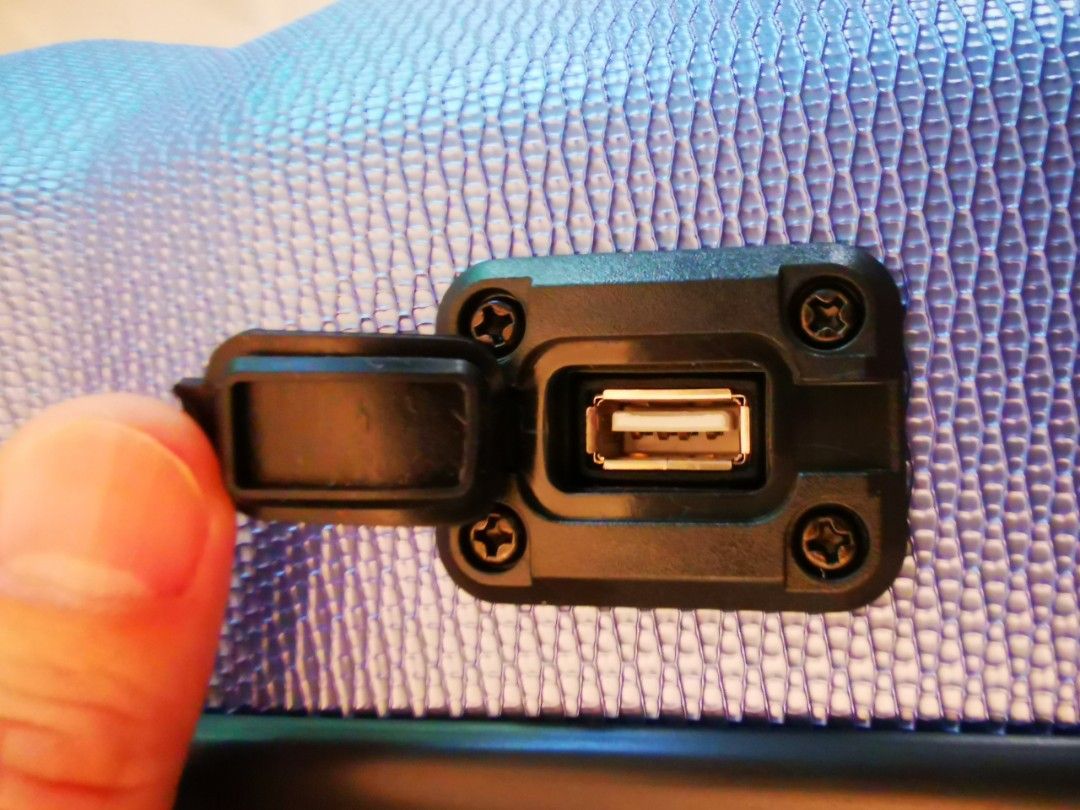 USA SAMSONITE Cabin Luggage With Built-in USB Port, Hobbies & Toys ...