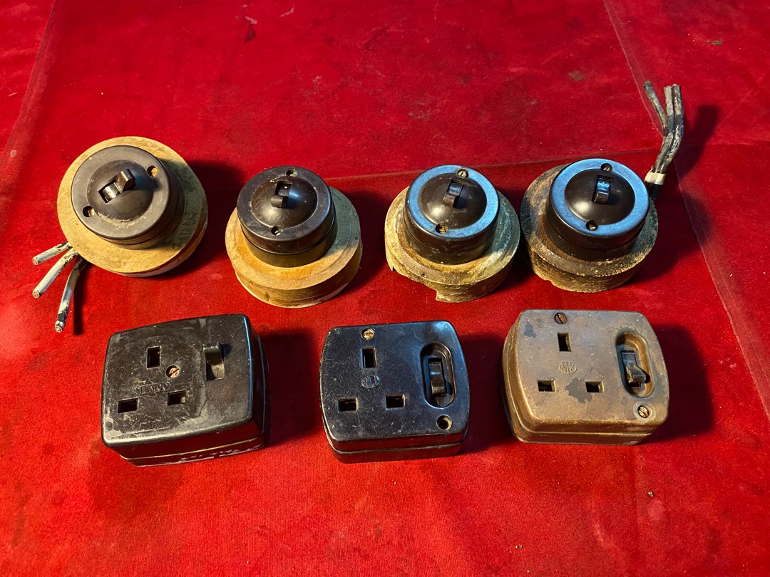 Vintage Bakelite Switches & Plug Sockets., Hobbies & Toys, Collectibles & Memorabilia, Vintage ...