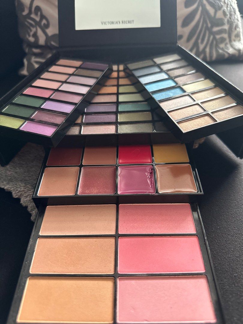 Victoria Secret Mega Makeup Kit Review | Saubhaya Makeup