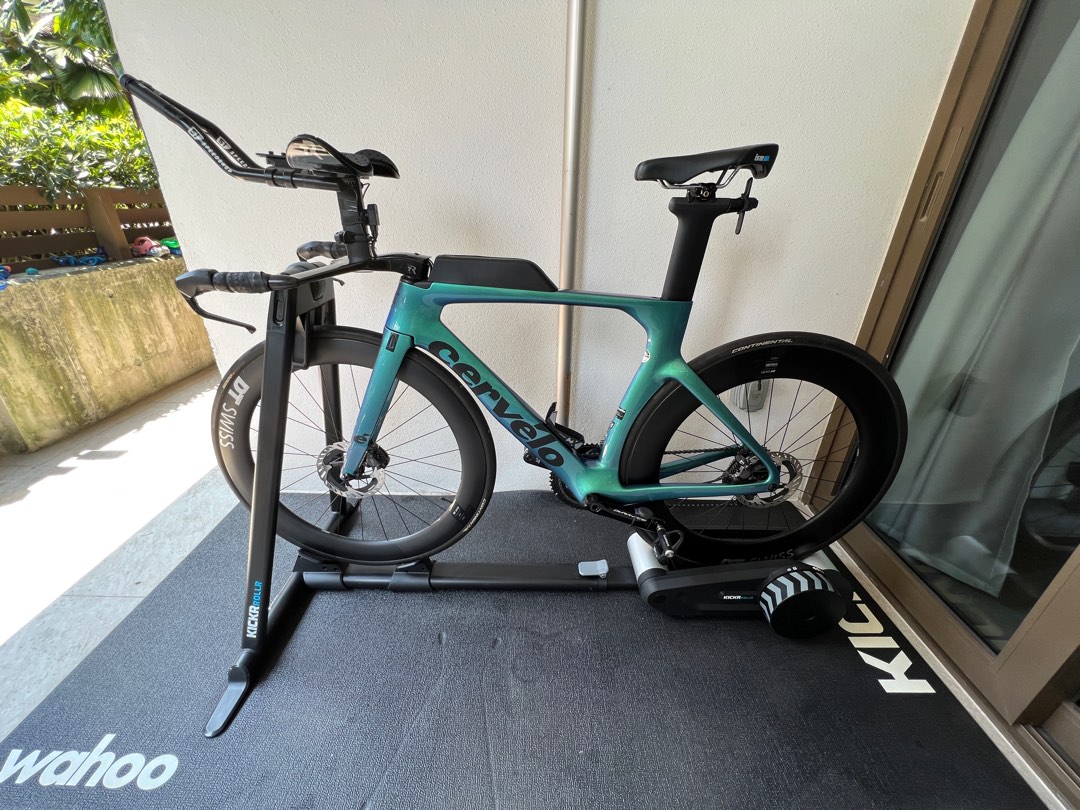 Wahoo Kickr Rollr free standing table, Sports Equipment, Other Sports ...