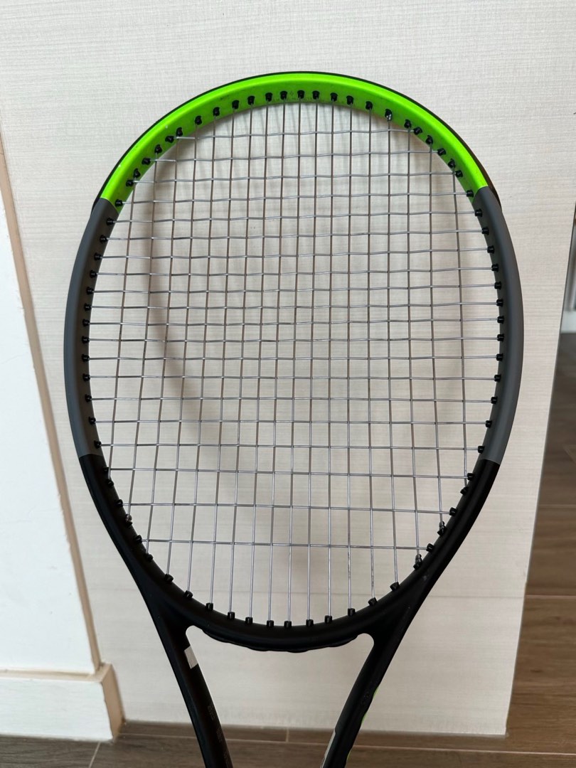 Wilson Blade 98 18x20 v7 Grip 2 網球拍, 運動產品, 運動與體育, 運動與體育 - 球拍和球類運動 ...