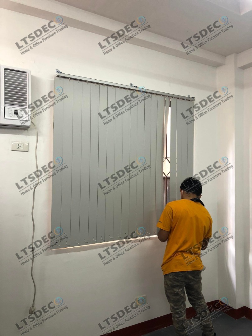 WINDOW BLINDS OFFICE PARTITION, Furniture & Home Living, Office ...