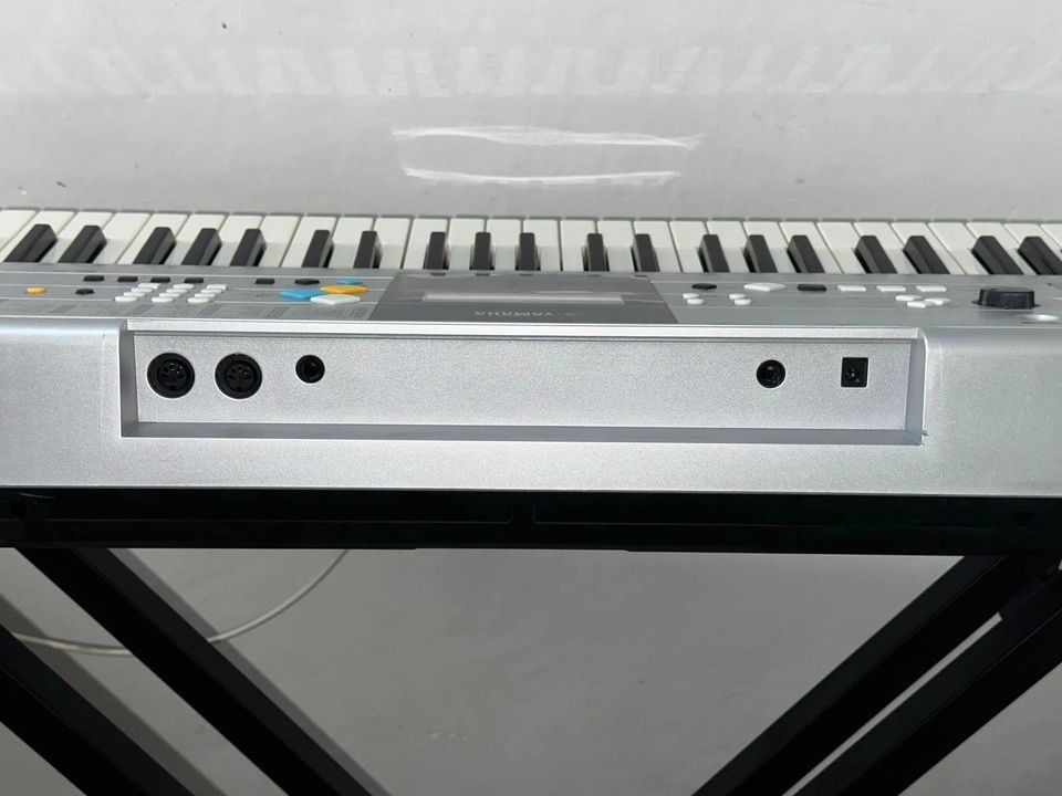 Yamaha PSR E323 Touch Response 61 Keys Piano Keyboard, Hobbies & Toys, Music & Media, Musical ...