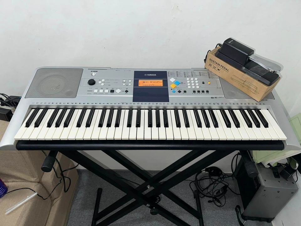 Yamaha PSR E323 Touch Response 61 Keys Piano Keyboard, Hobbies & Toys, Music & Media, Musical ...