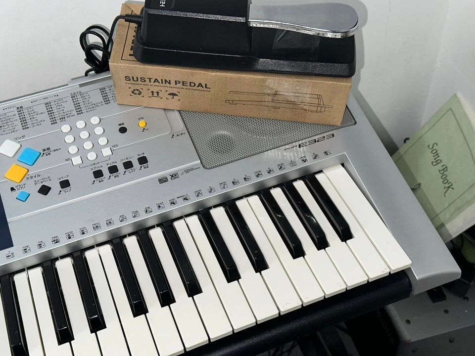 Yamaha PSR E323 Touch Response 61 Keys Piano Keyboard, Hobbies & Toys, Music & Media, Musical ...