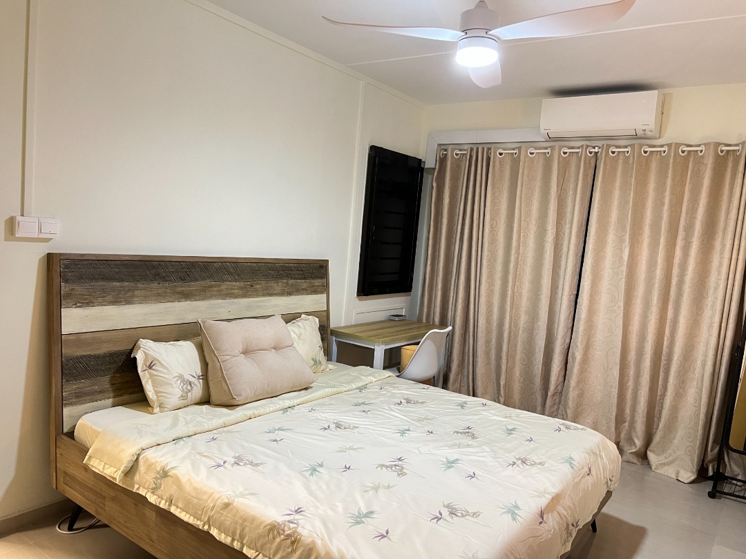 1 Fully Aircon Cozy Master Bedroom for Immediate Occupation in Telok ...