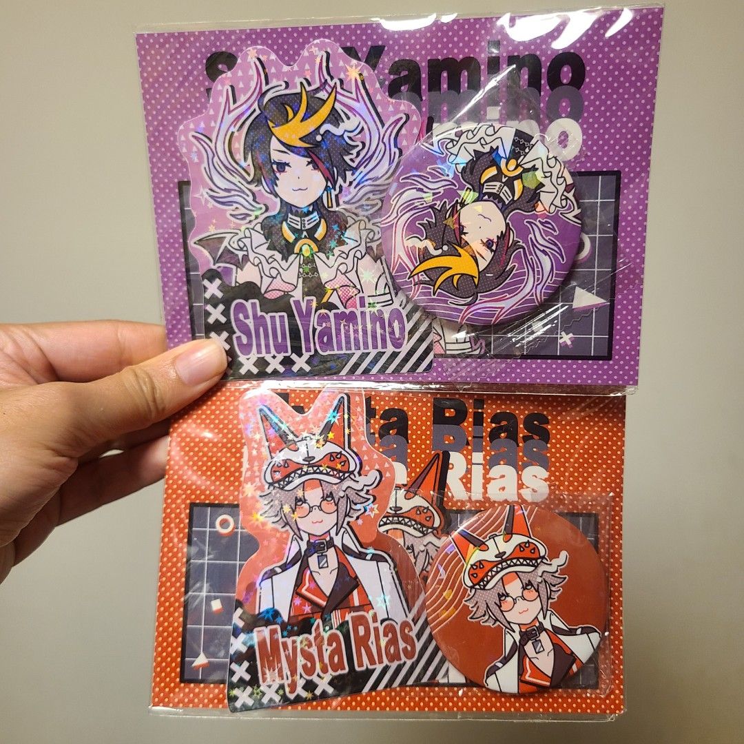 同人 Nijisanji EN Shu Mysta set 明信片 貼紙 襟章, 興趣及遊戲, 收藏品及紀念品, 明星周邊 - Carousell