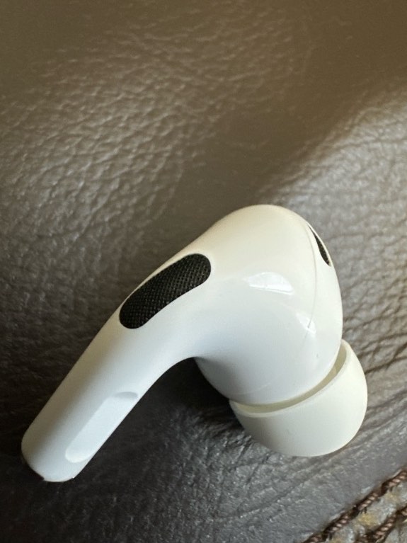 Airpods Pro Right side, Audio, Earphones on Carousell
