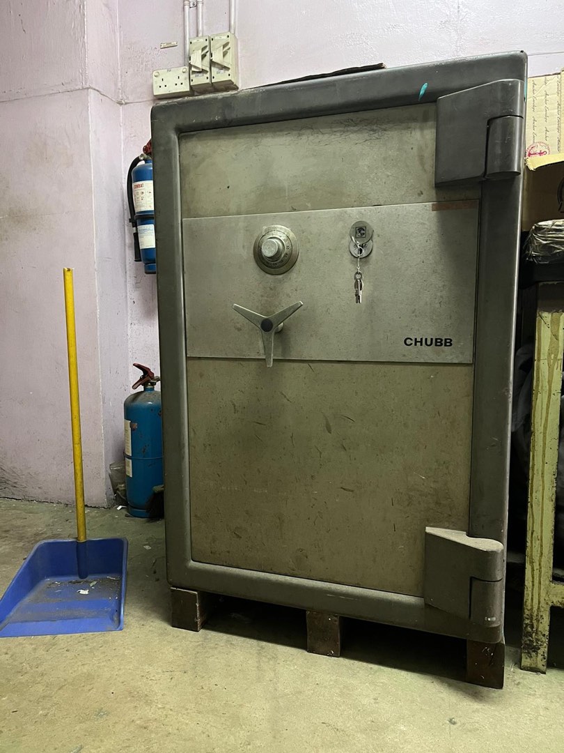 Chubb safe, Furniture & Home Living, Security & Locks, Safe on Carousell