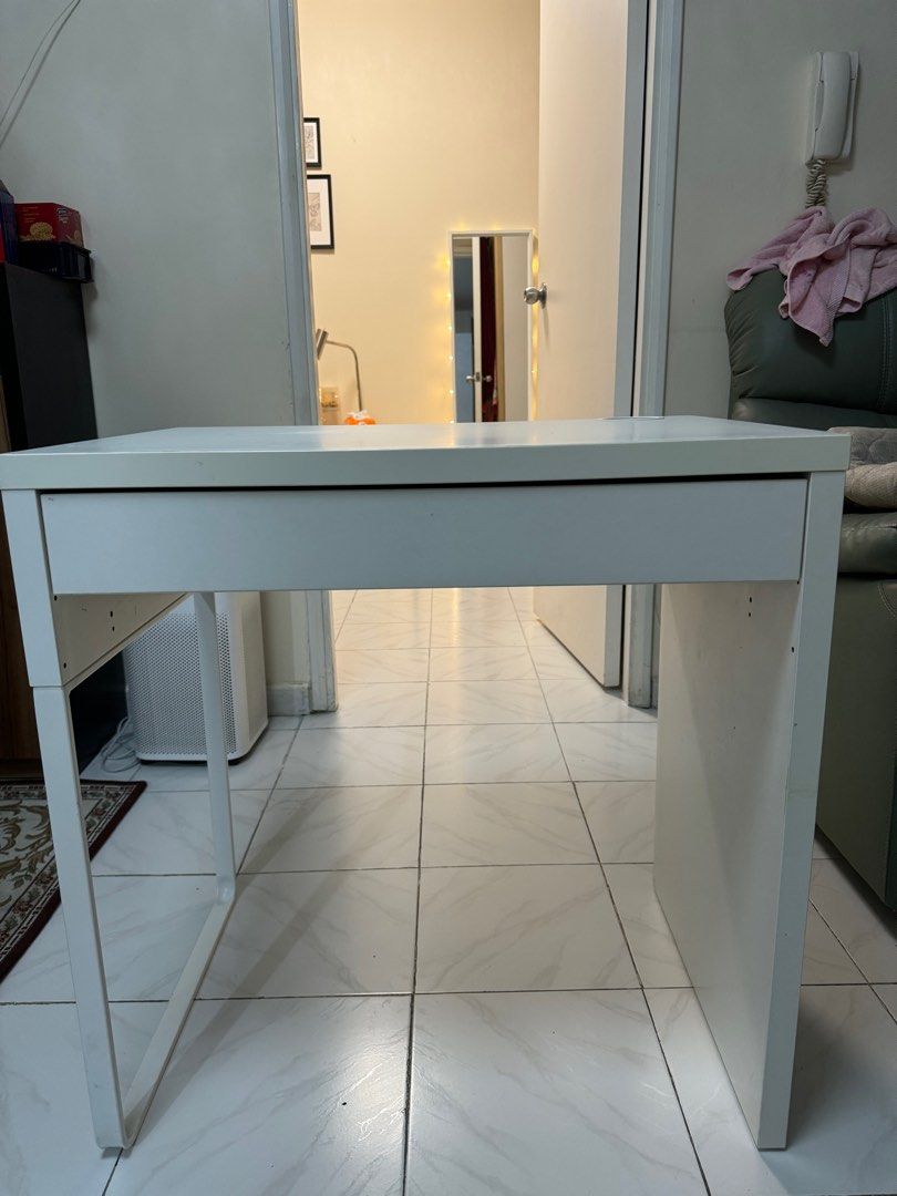 IKEA Micke Table, 傢俬＆家居, 傢俬, 桌子 - Carousell