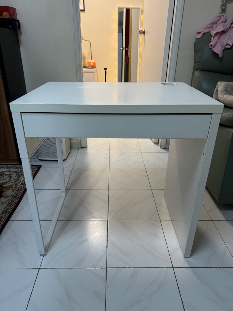 IKEA Micke Table, 傢俬＆家居, 傢俬, 桌子 - Carousell