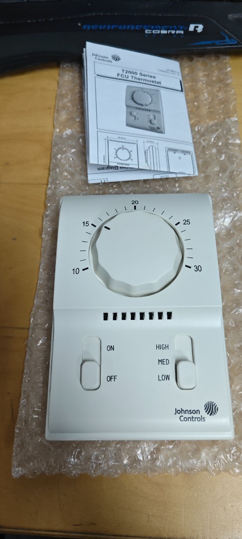 Johnson Controls T2000 冷氣制, 家庭電器, 冷氣機及暖風機 - Carousell