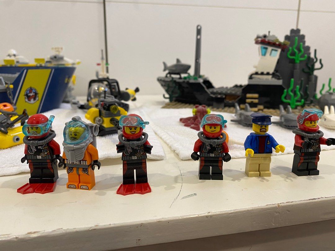 Lego deep sea exploration vessel (60095), Hobbies & Toys, Toys & Games on Carousell