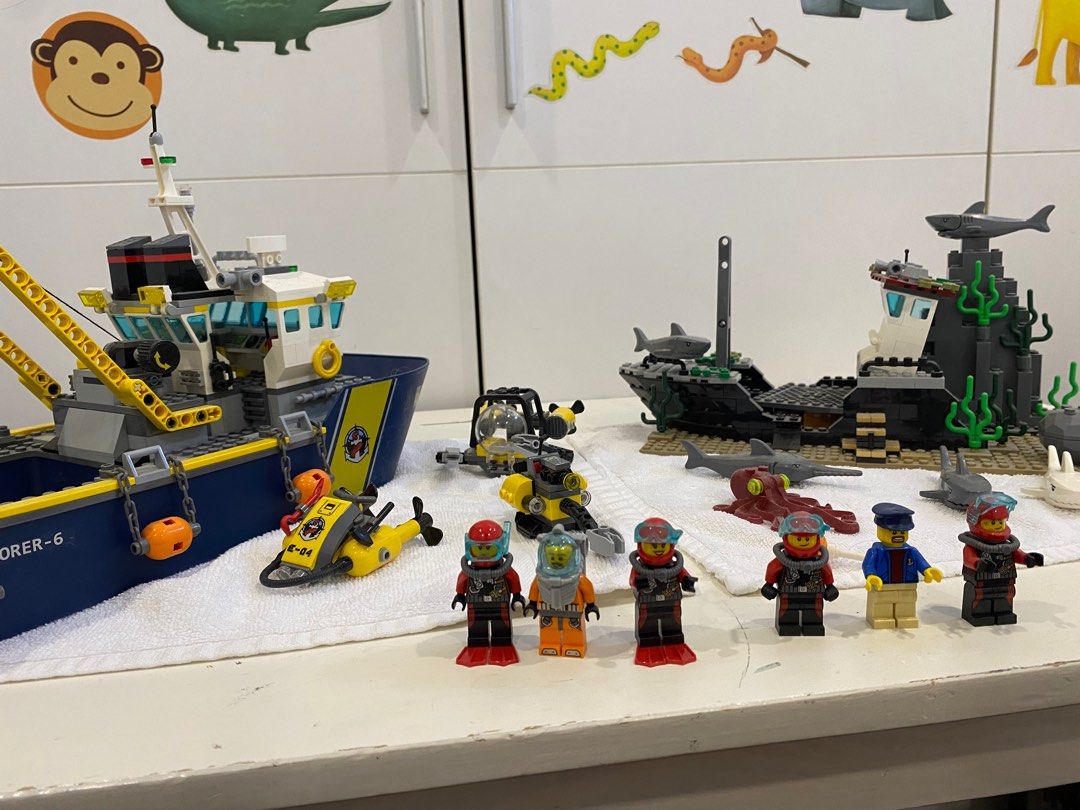Lego deep sea exploration vessel (60095), Hobbies & Toys, Toys & Games ...