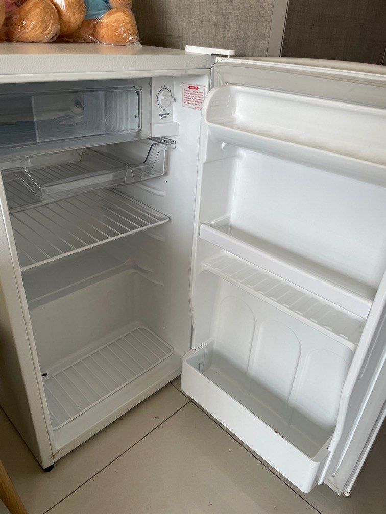 LG 90l mini fridge, TV & Home Appliances, Kitchen Appliances ...