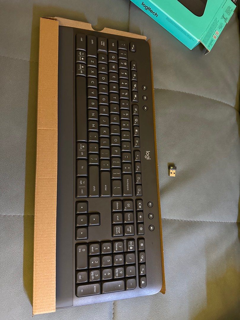 Logitech K650 Bluetooth/USB key board, 電腦＆科技, 電腦周邊及配件, 電腦鍵盤及相關產品 ...