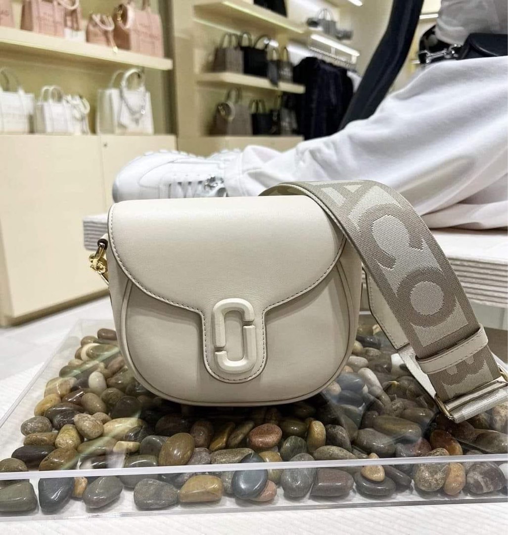 Marc Jacobs The J Marc Small Saddle, Luxury, Bags & Wallets on Carousell
