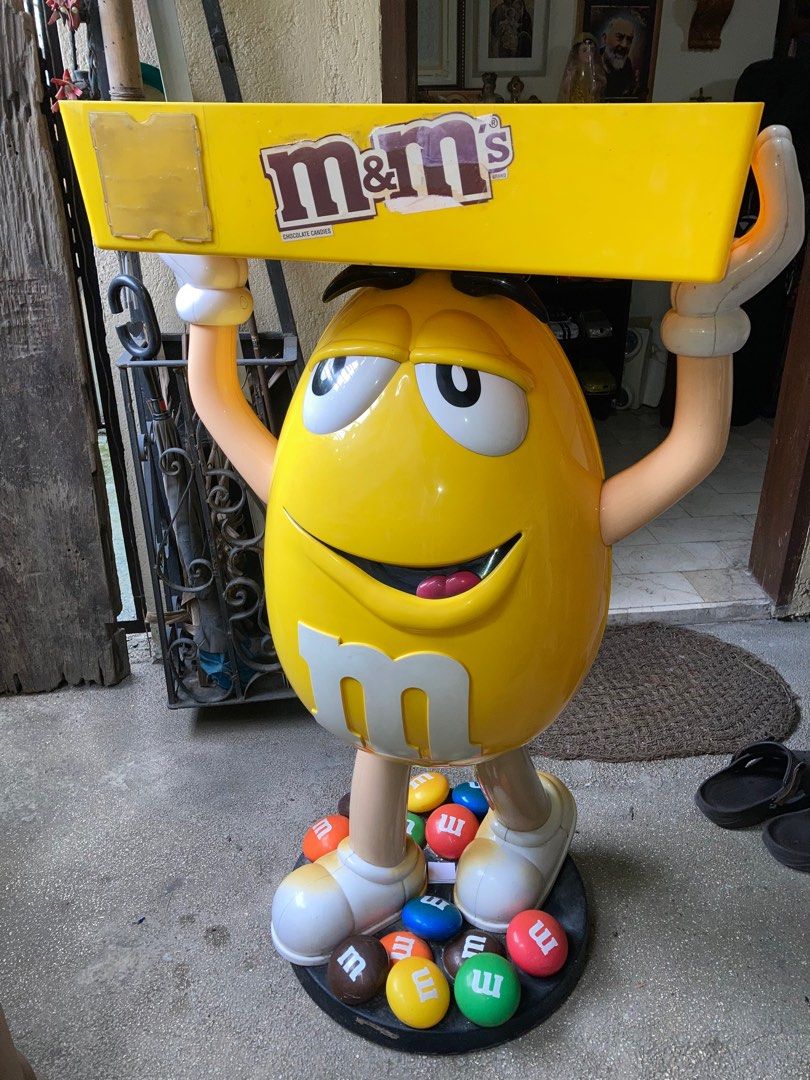 M&M Yellow Lifesize display, Hobbies & Toys, Memorabilia & Collectibles ...