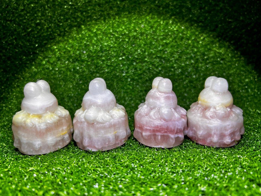 Mongolia Jade ~Hong Bing Hua Rabbit Cake, Women's Fashion, Jewelry ...