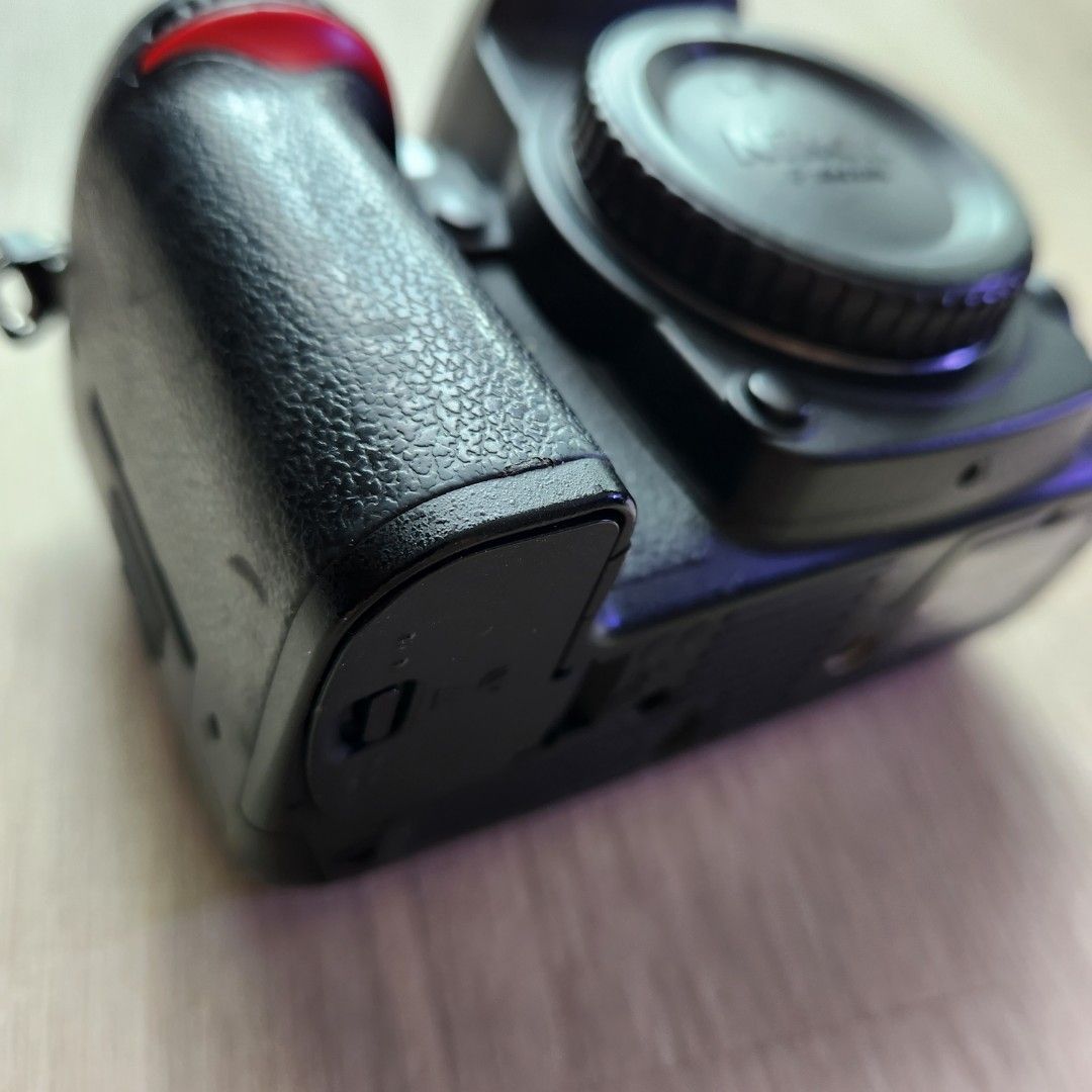 Nikon D7000 with original battery grip, Photography, Cameras on Carousell
