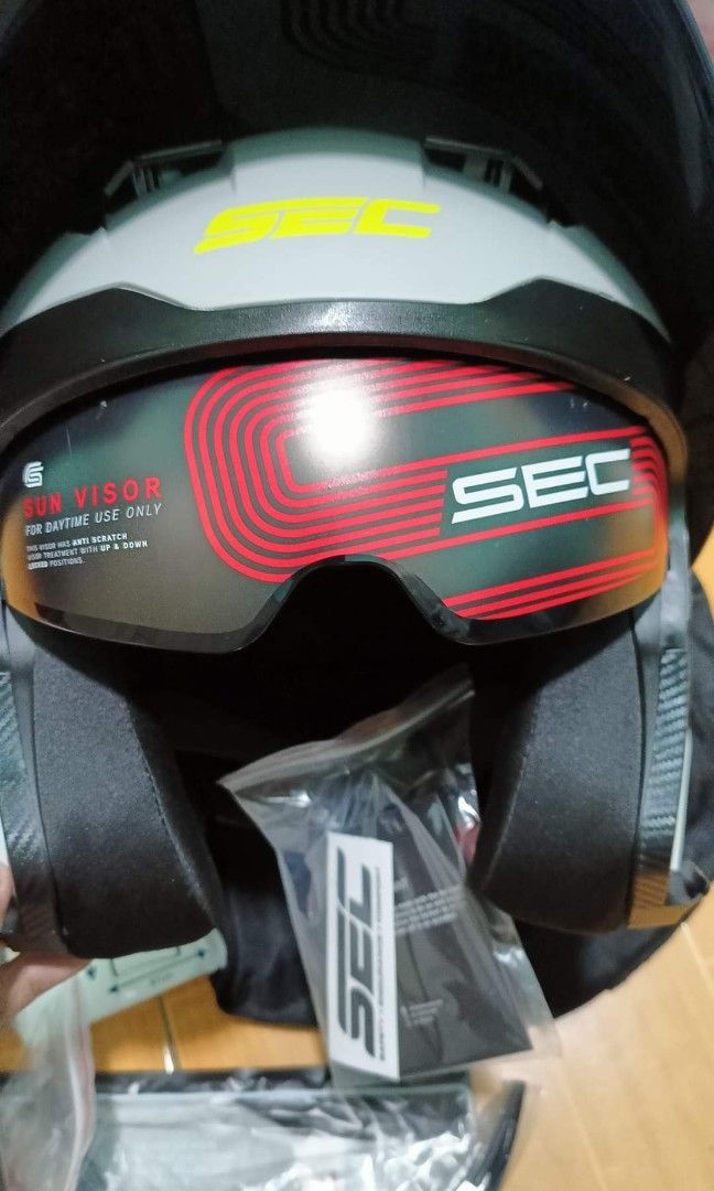 SEC Reflux 2023 Half face helmet Large Size with freebies, Motorbikes ...