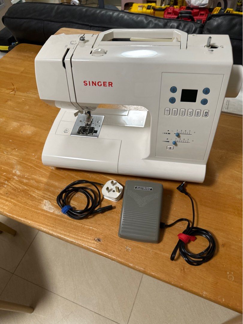 SINGER Sewing Machine 7464, TV & Home Appliances, Other Home Appliances ...